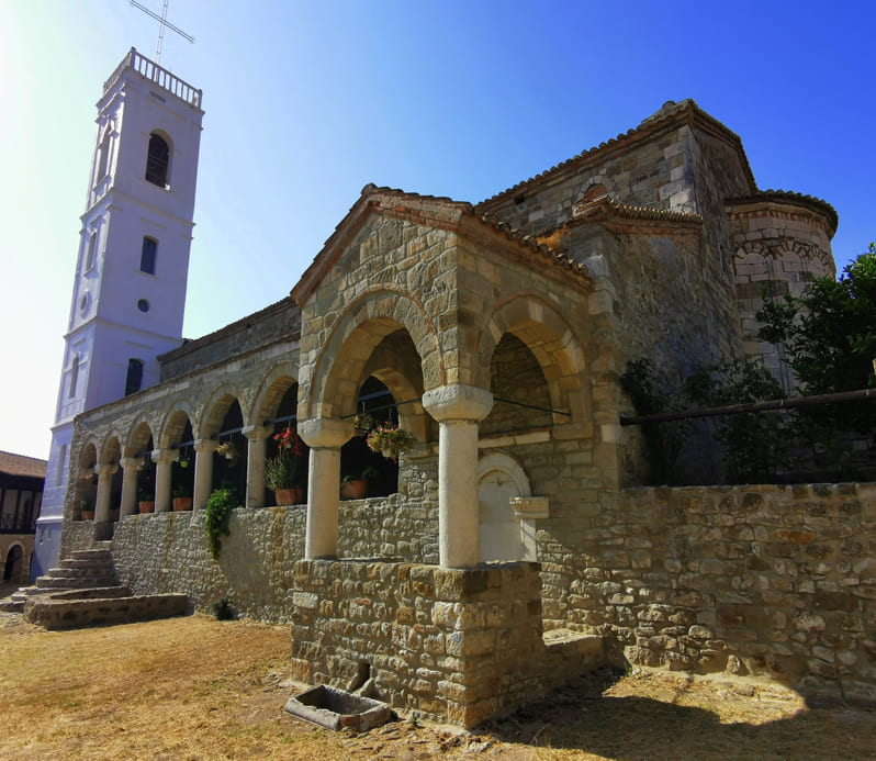 El Monasterio de Ardenica - El Mundo con Ella