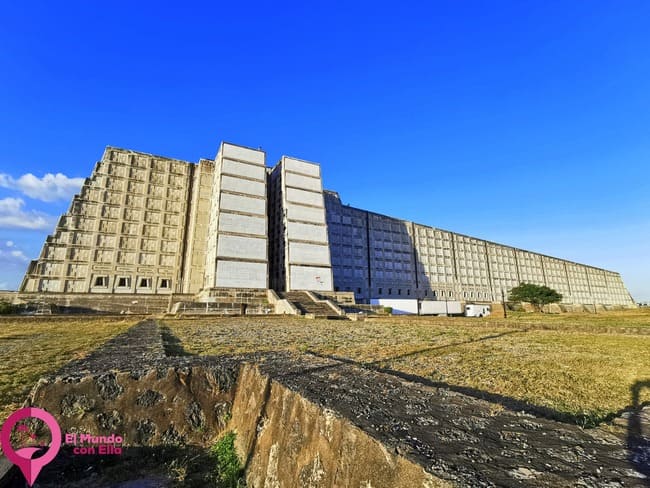 Faro A Colón - El Mundo con Ella